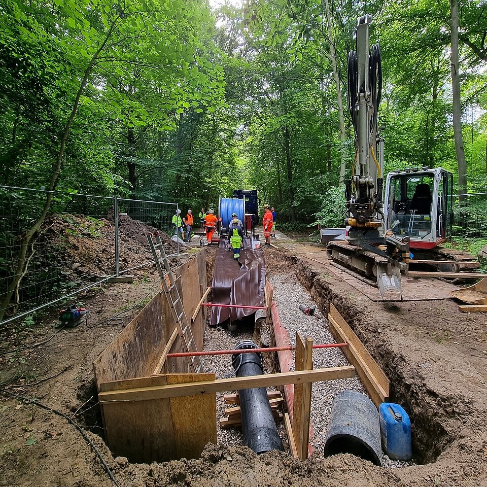 Sewer rising main under train station: Primus Line