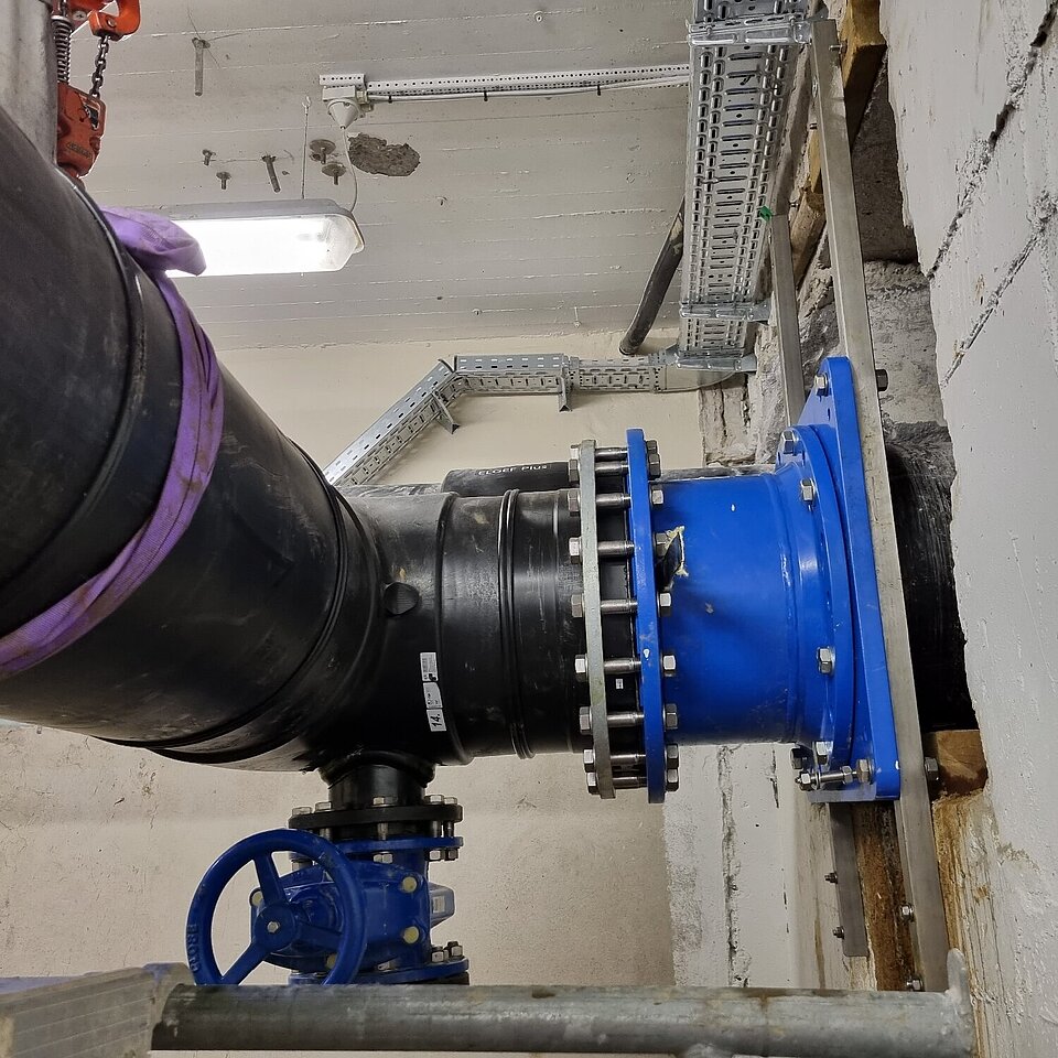 Sewer rising main under train station: Primus Line